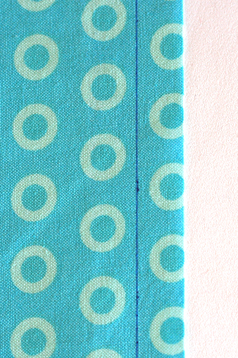 Sewing 101: Adding Trim to a Seam Without Pins – Tutorial
